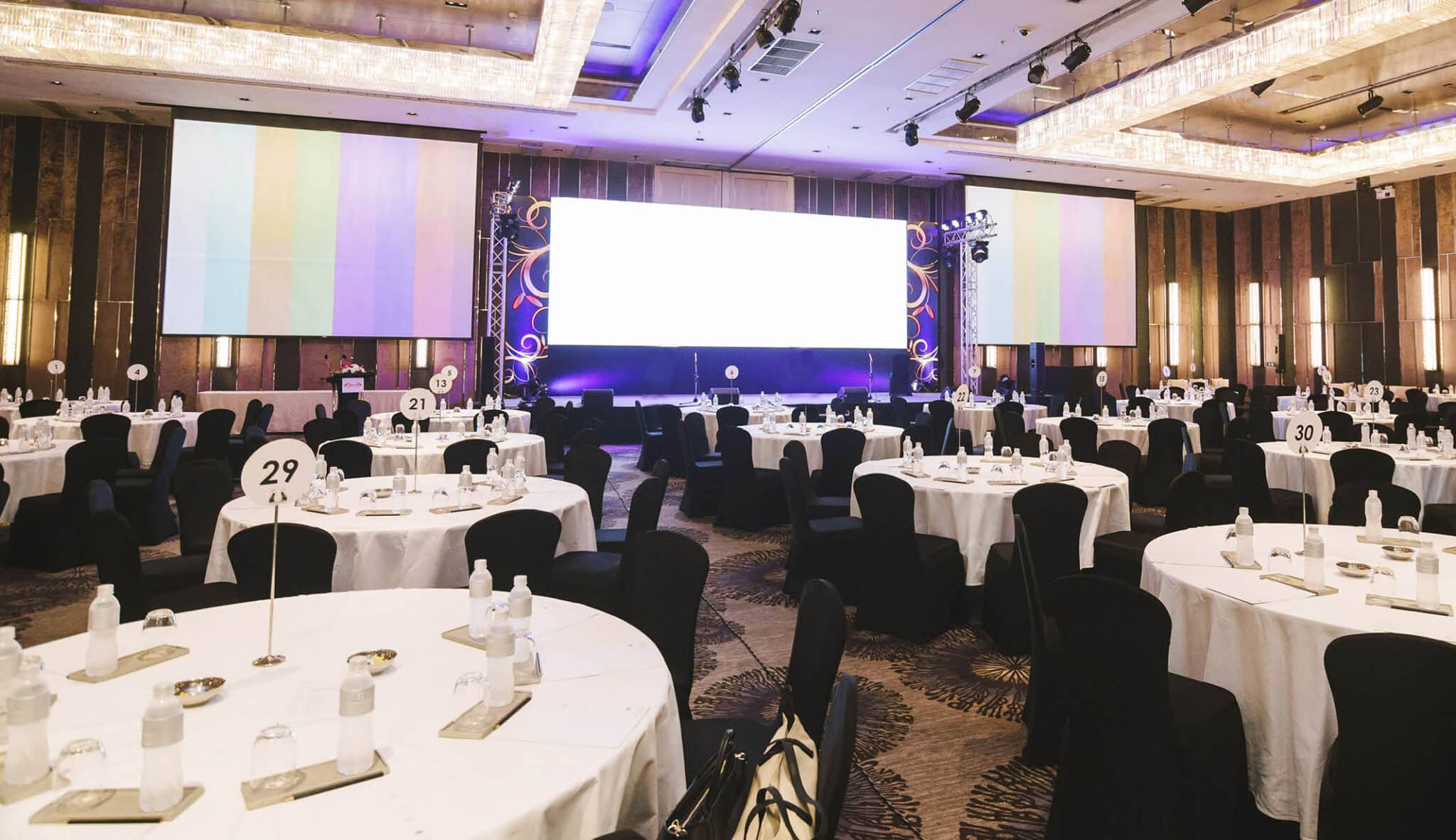 Event Staging: How To Stage In-Person, Hybrid & Virtual Events ...